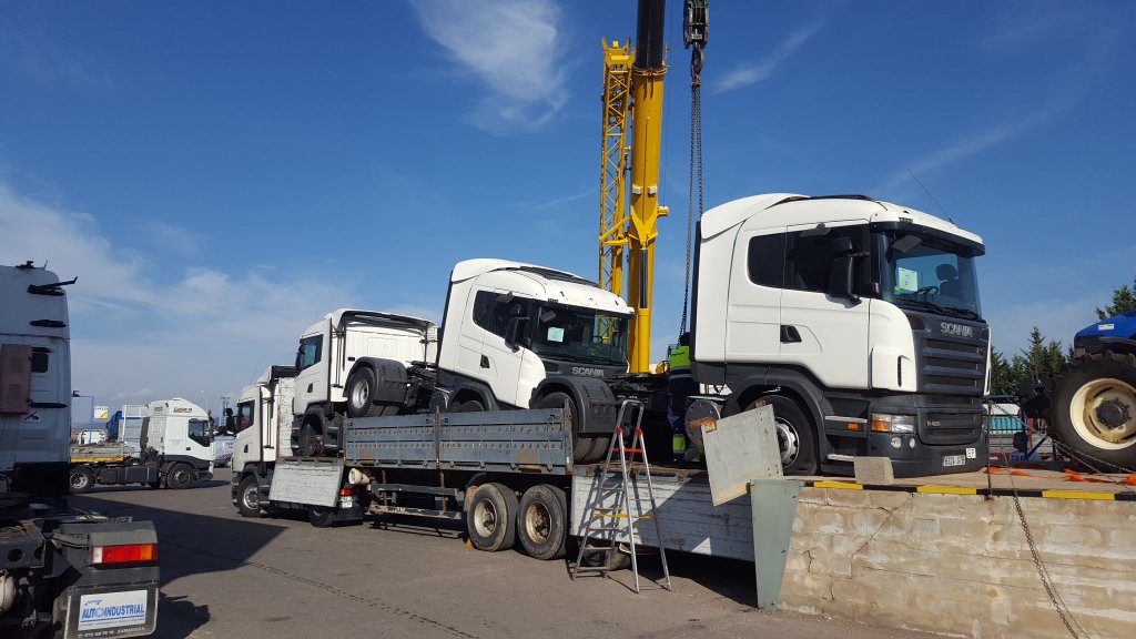 [:es]Entrega de 4 tractoras de ocasión Scania R420 que se van a Iraq ...